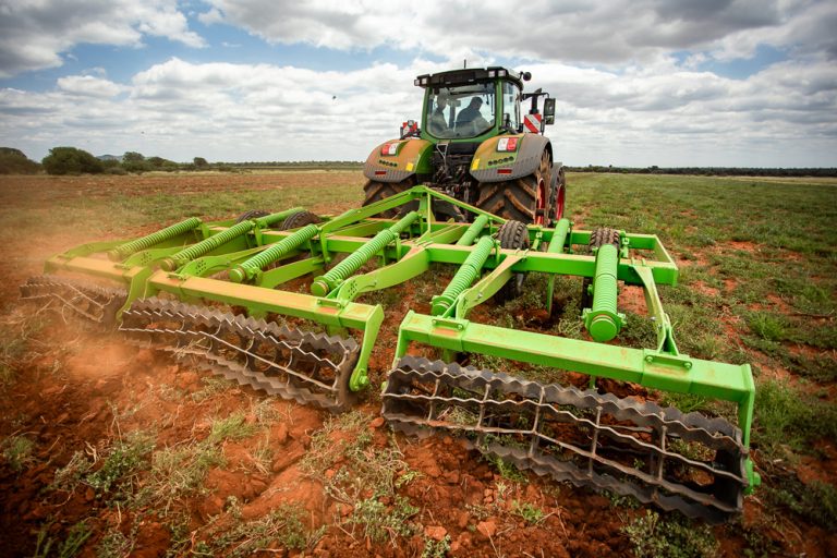Ripper holds its depth while working the soil - SA Grain